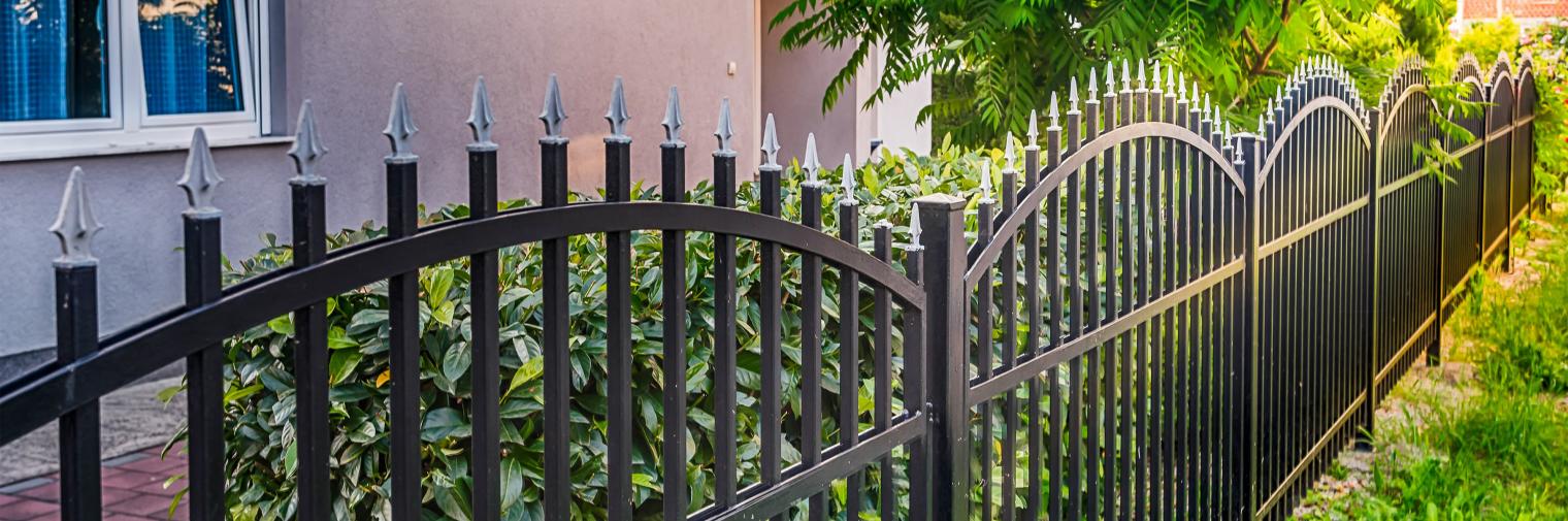 Proper Fencing Around a Home Provides Beauty and Privacy - FindIt101.com